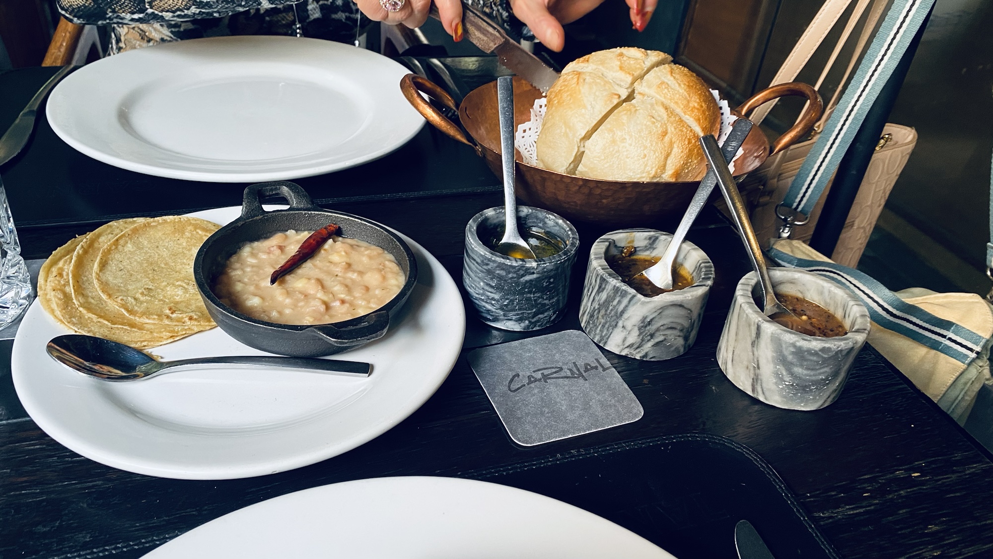 La peor estrategia en un restaurante: ofrecer lo más caro – Luis Manuel Rivera – Finanzas Hoteleria